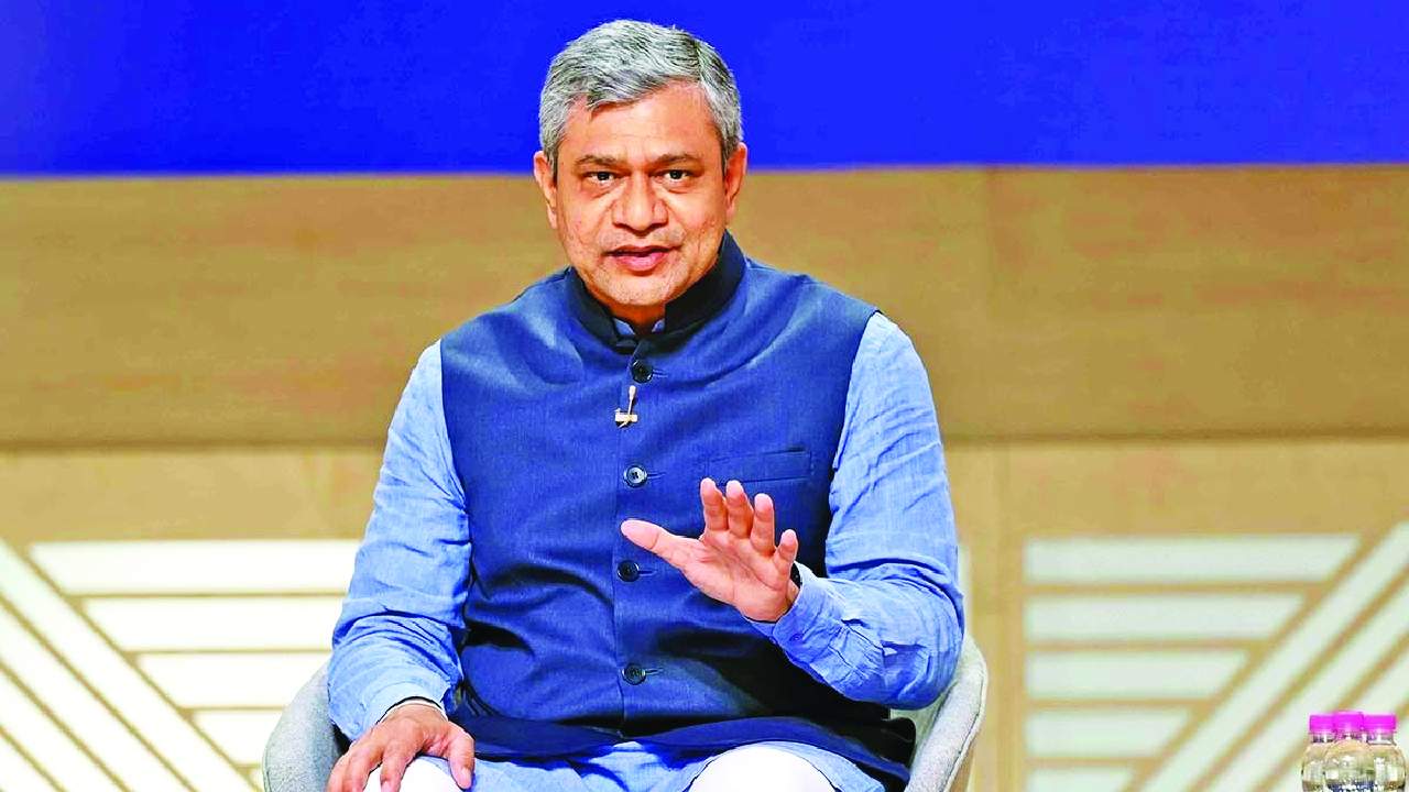 Ashwini Vaishnaw Highlights India’s IT Strength, Announces AI Training ...